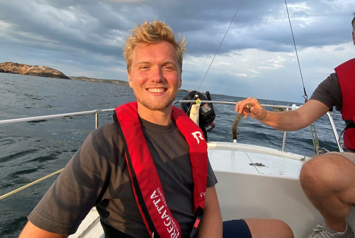 Adrian (24) gikk et halvt år på folkehøgskole midt i studiet